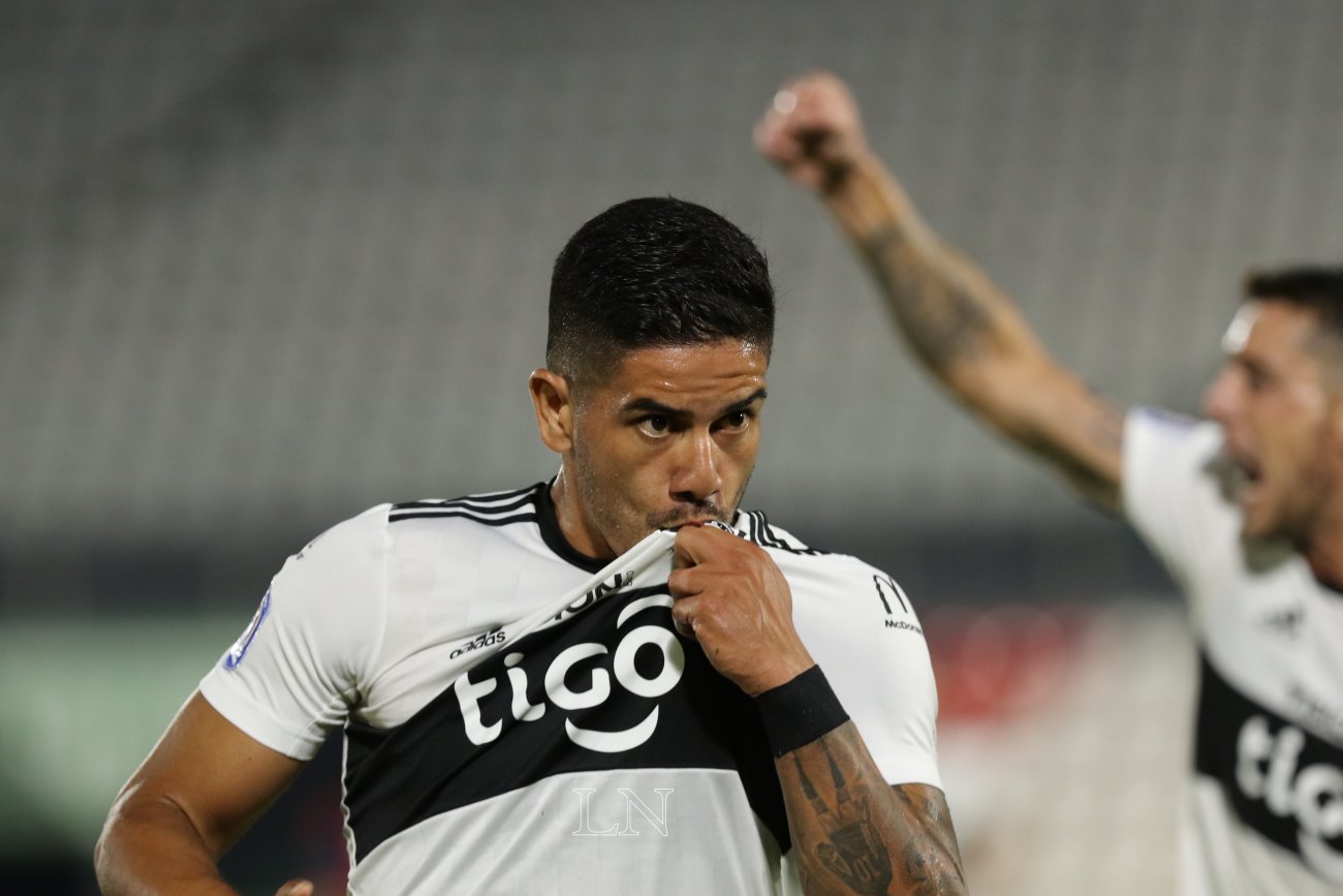 Versus / "Pollo" Recalde y su "sueño cumplido" en Olimpia